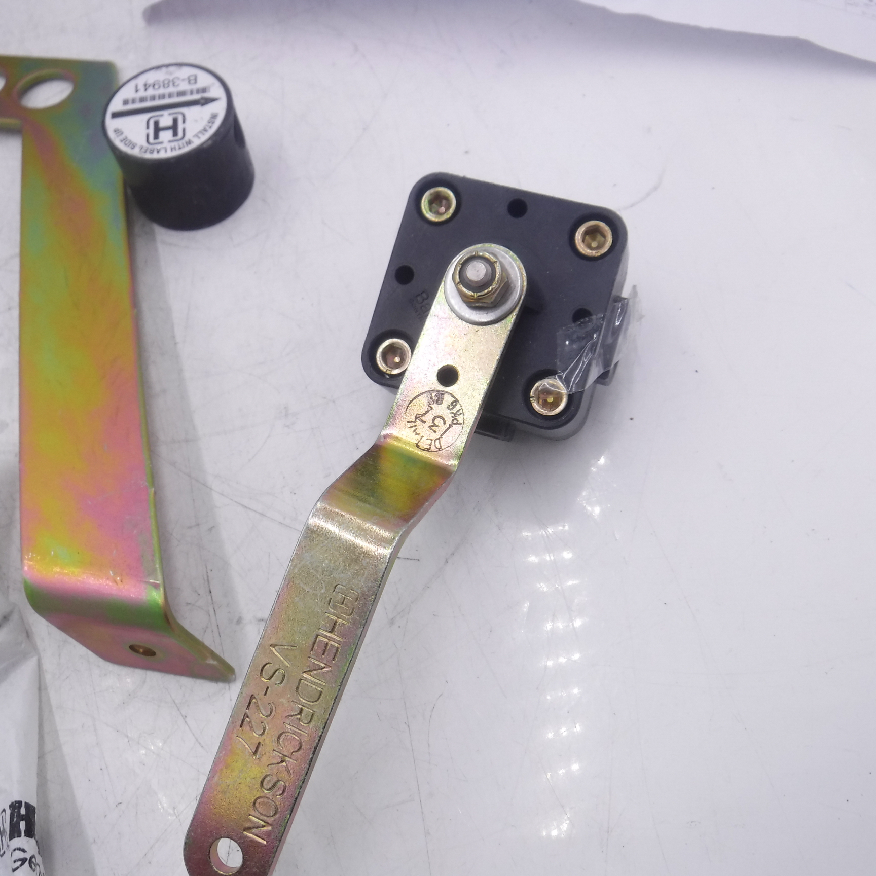 OEM Hendrickson AKH-263-3 Drum Brake Ride Height Control Valve Kit ...