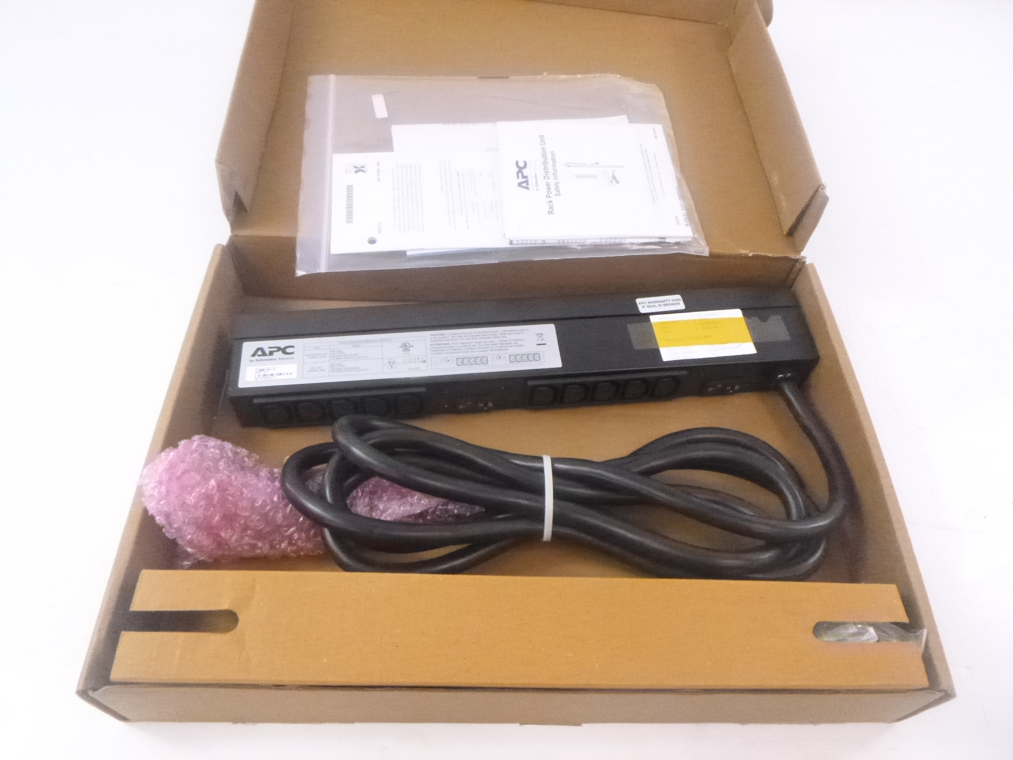 APC AP9571A Rack Power Distribution Unit PDU Basic 1U 10 Outlets ...