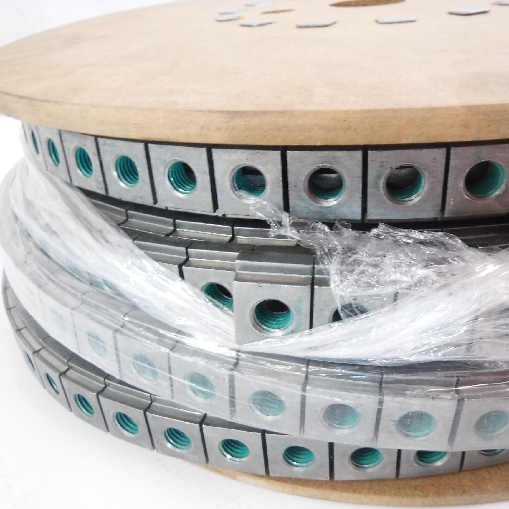 1800 Pack PennEngineering Profil Pierce Nut Wire For Joining Sheet ...