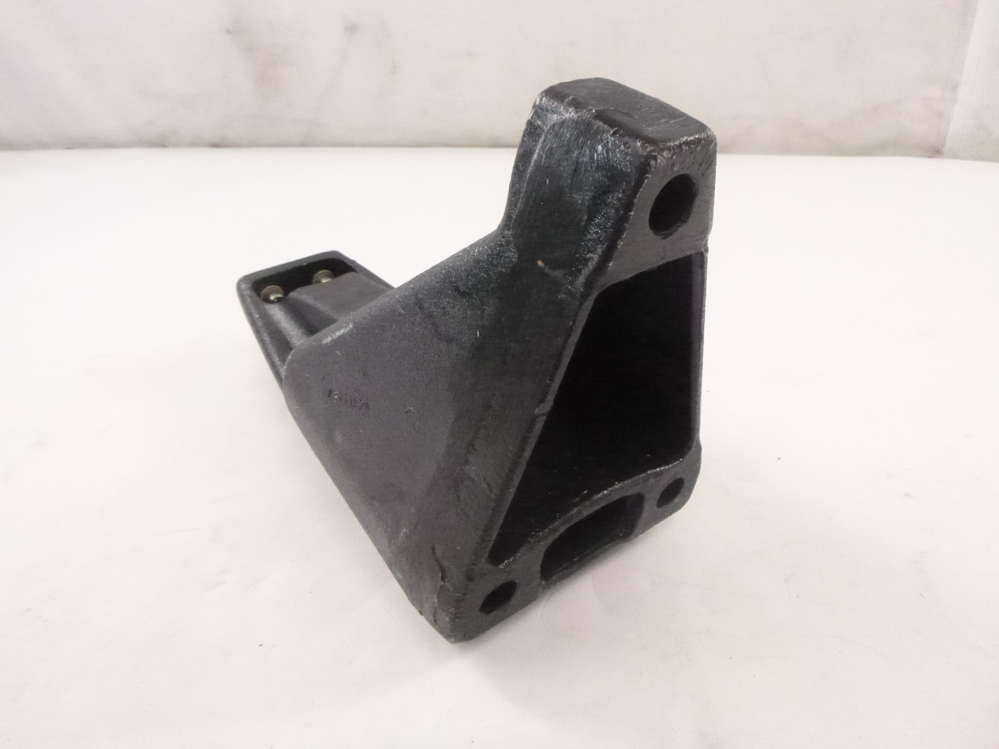 OEM PACCAR 20-16552M001 Front Body Mount Support Cab Bracket For Peterbilt - OneClick Warehouse