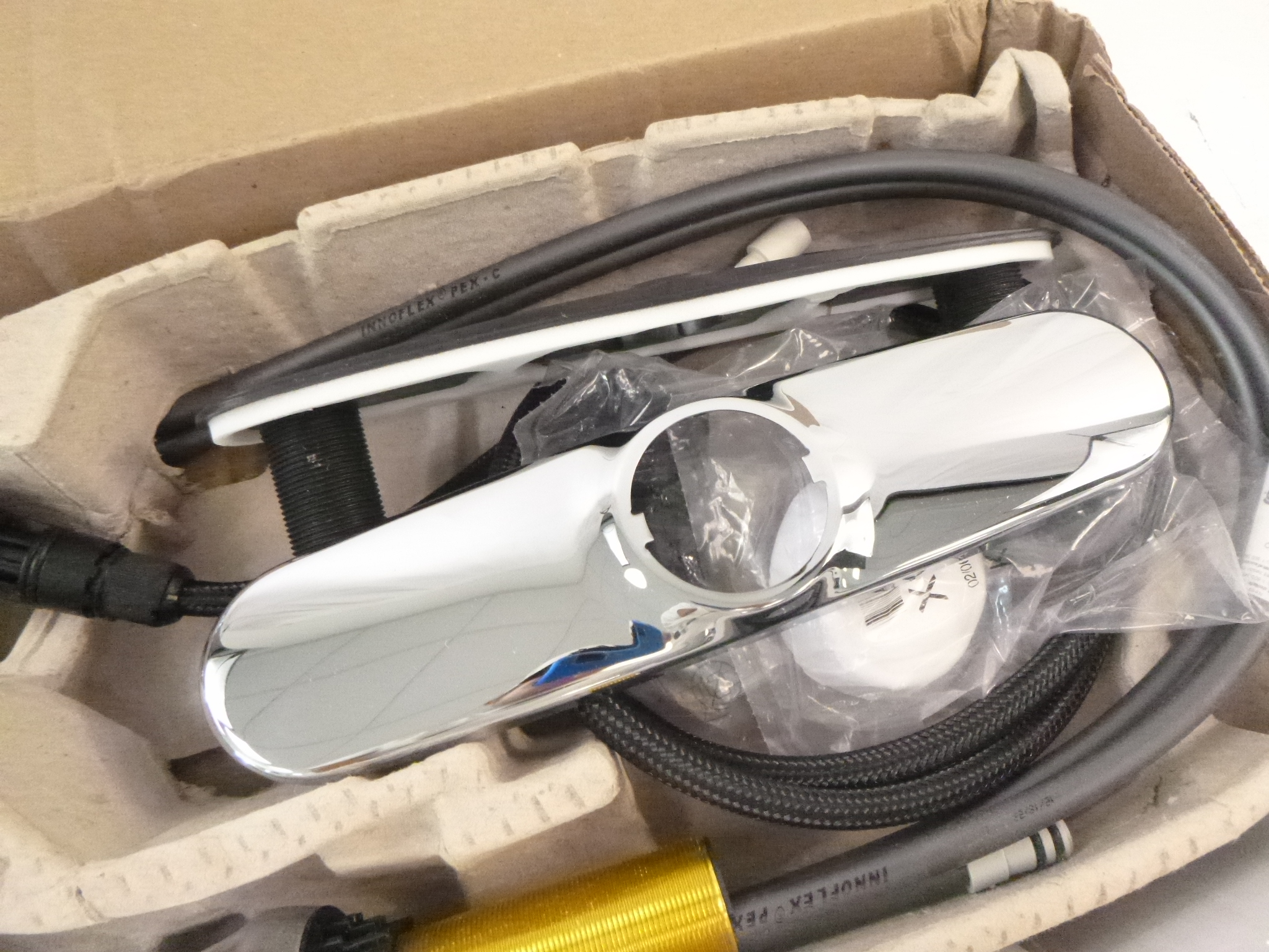 Delta 4353-DST Single Handle Pull-Out Kitchen Faucet Standard Chrome ...