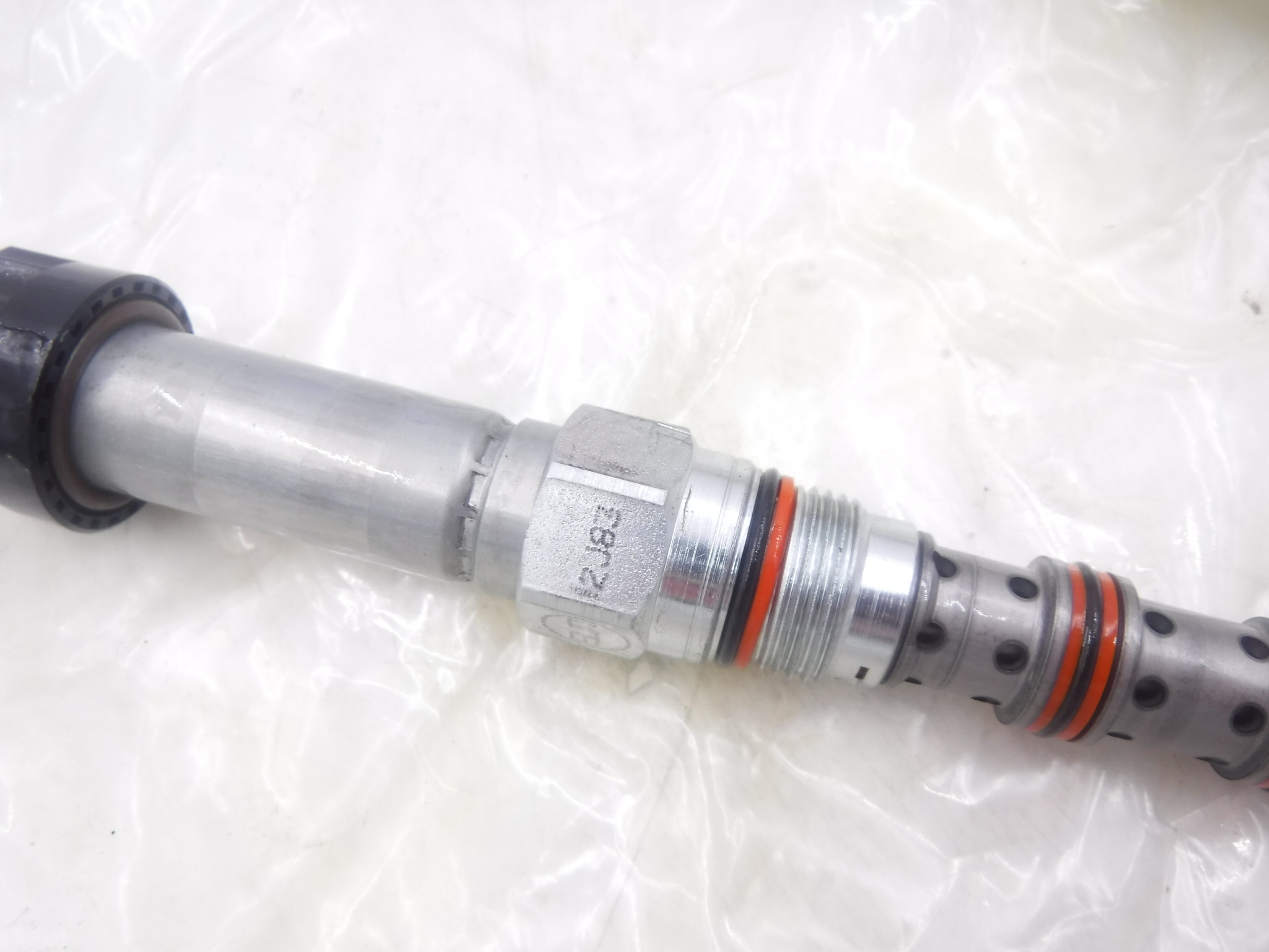 Sun Hydraulics 4 Way 2 Position 10 GPM Solenoid Operated Spool Valve ...