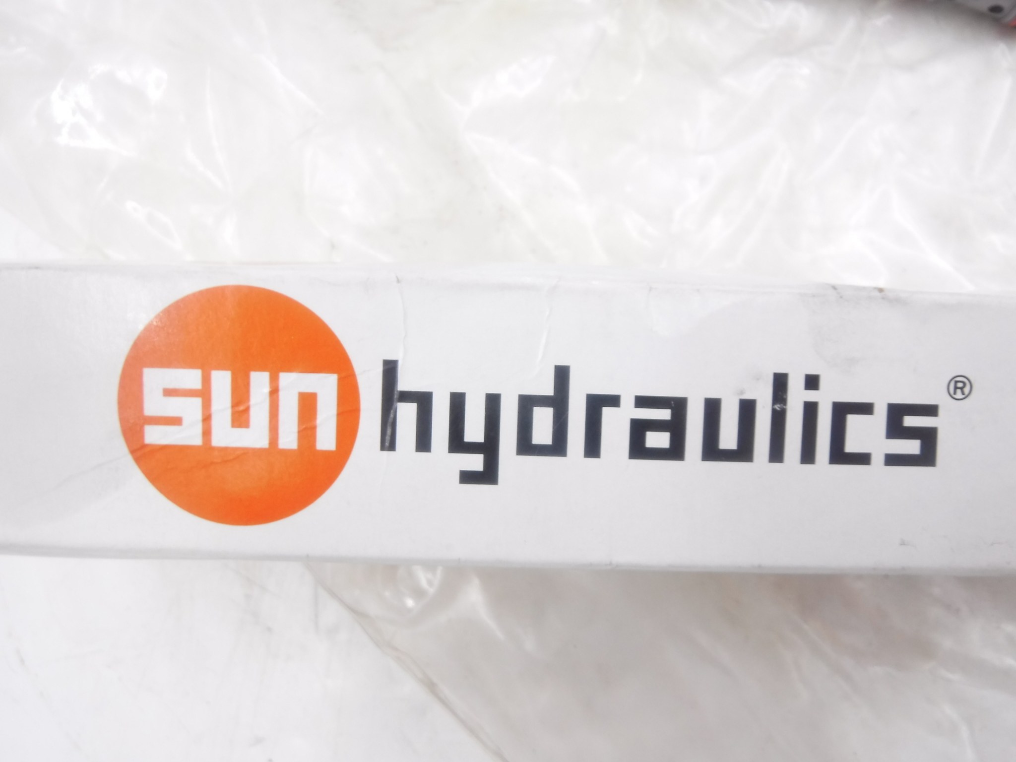 Sun Hydraulics 4 Way 2 Position 10 GPM Solenoid Operated Spool Valve ...